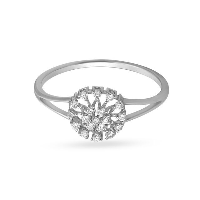 Endearing 18 Karat White Gold And Diamond Studded Encrust Finger Ring