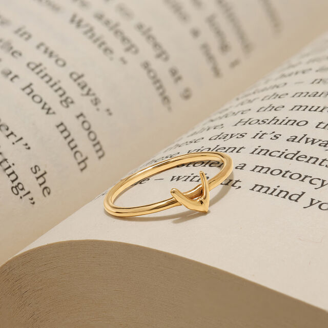 letter v gold ring
