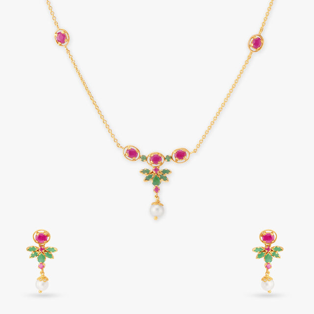 Exquisite Radiant Pendant with Chain and Earrings Set