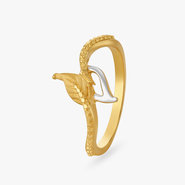 Stylish Leafy Ring