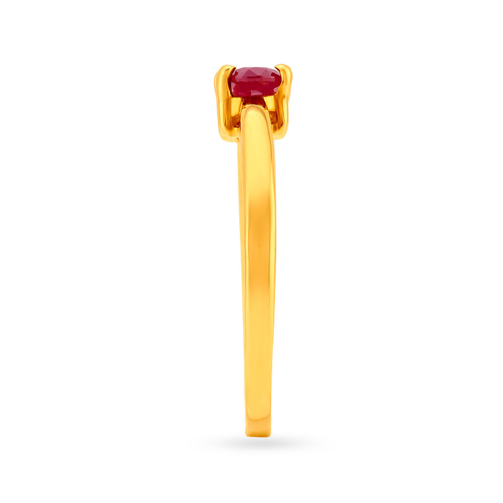 Buy Appealing 18 Karat Gold Oval Ruby Ring at Best Price | Tanishq US