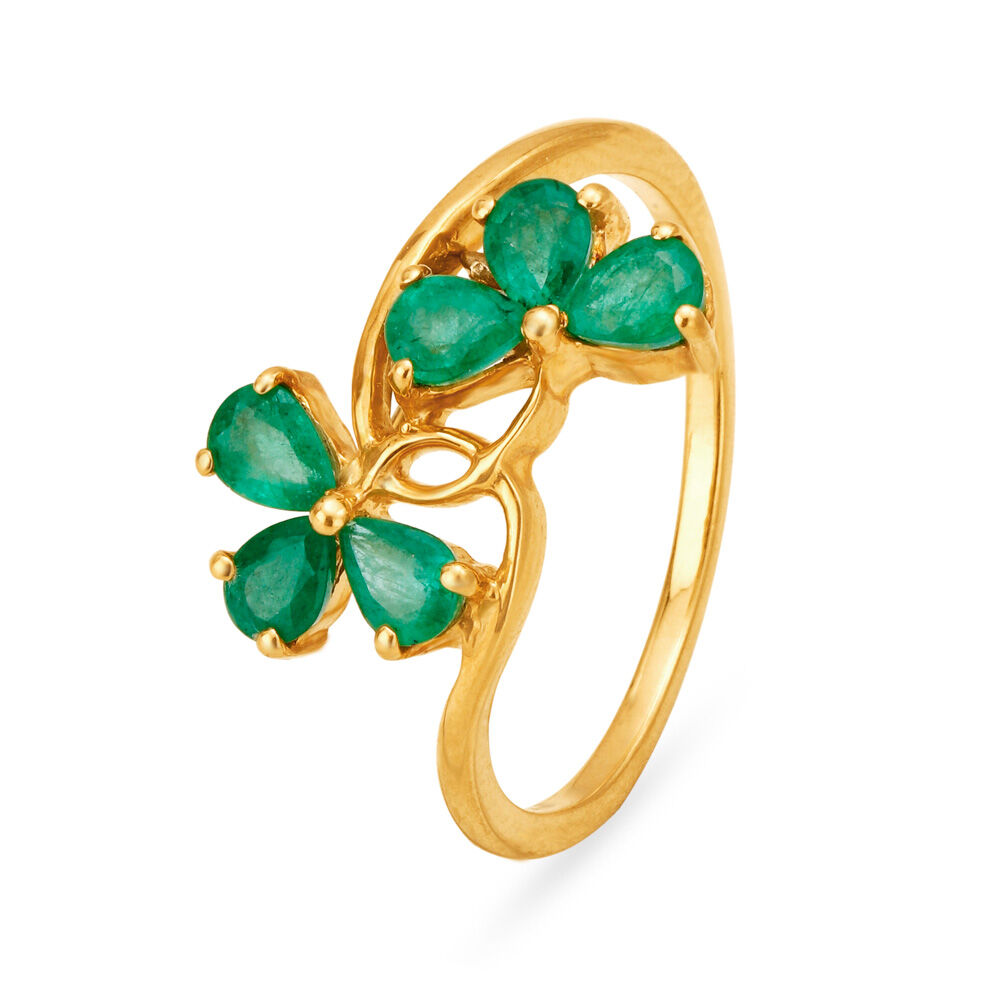 Buy Entrancing 18 Karat Gold And Emerald Clover Ring at Best Price | Tanishq UAE