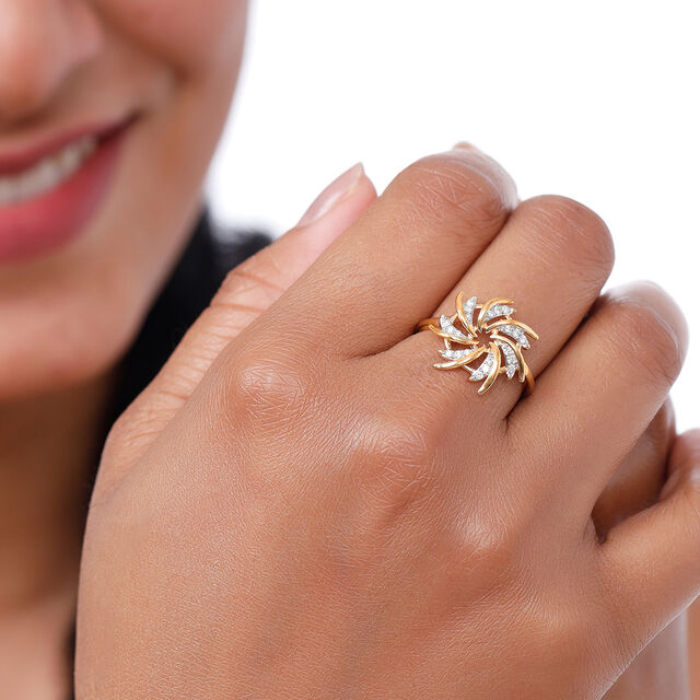 18 KT Yellow Gold Chakram Festive Ring