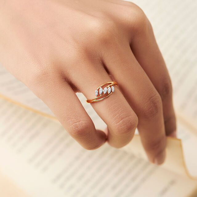 Buy Twinkling Leaves Diamond Finger Ring at Best Price | Tanishq US