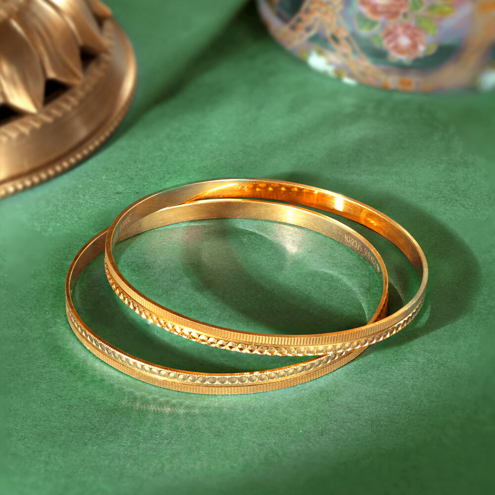 Buy Textured Glossy Gold Bangle at Best Price | Tanishq US