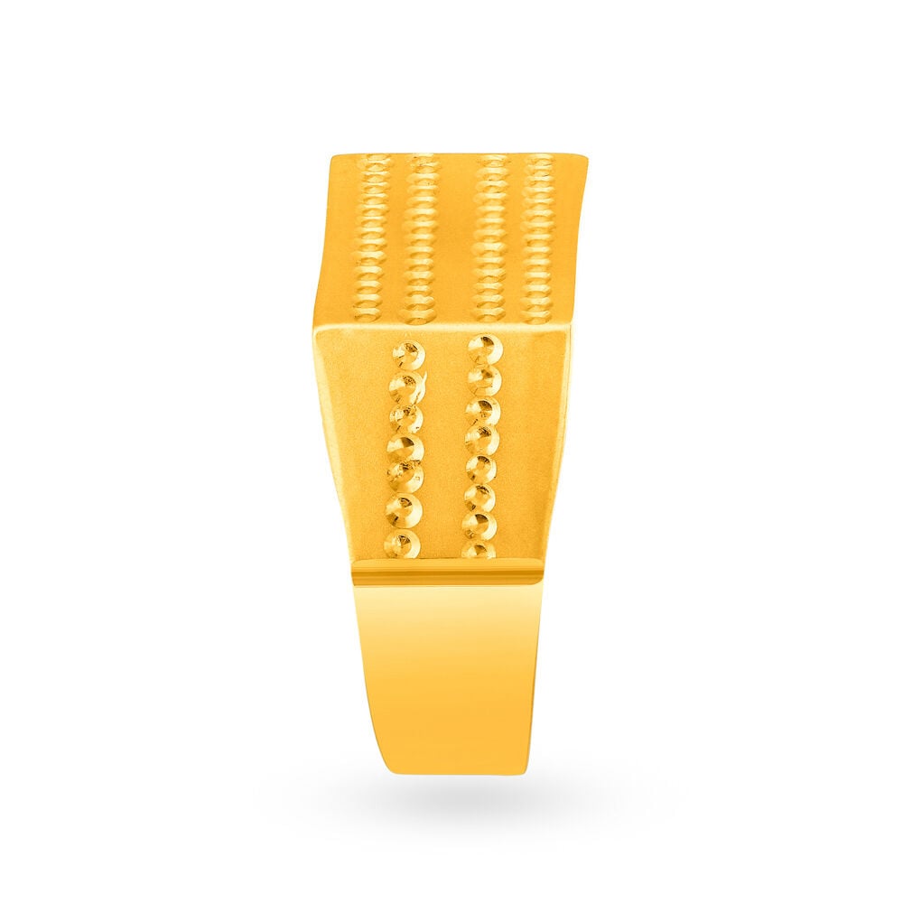 Buy Dashing 22 Karat Yellow Gold Embossed Ring at Best Price | Tanishq UAE