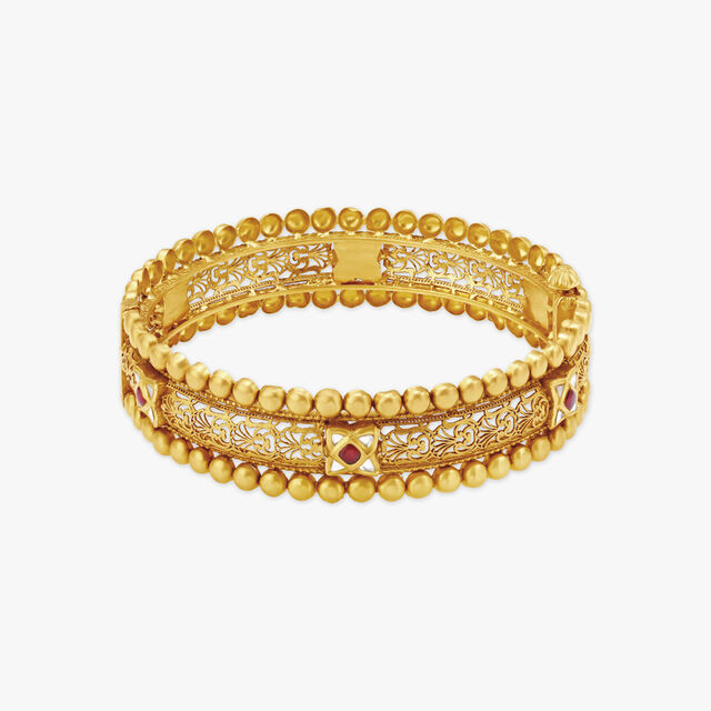 Buy Regal Filigree Gold Bangle at Best Price | Tanishq UAE