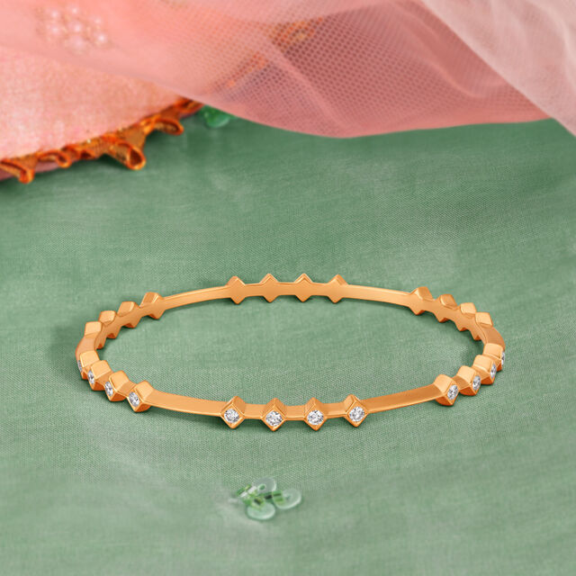 Buy Chic Geometric Gold and Diamond Bangle at Best Price | Tanishq US
