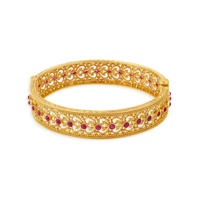 Buy Captivating Heart Motif Gold Ornate Bangle at Best Price | Tanishq US