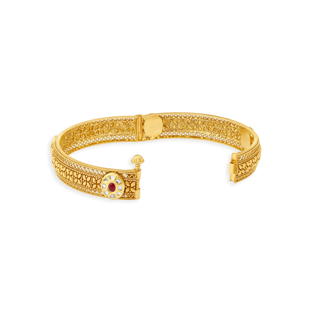 Buy Opulent Floral Filigree Gold Bangle at Best Price | Tanishq UAE