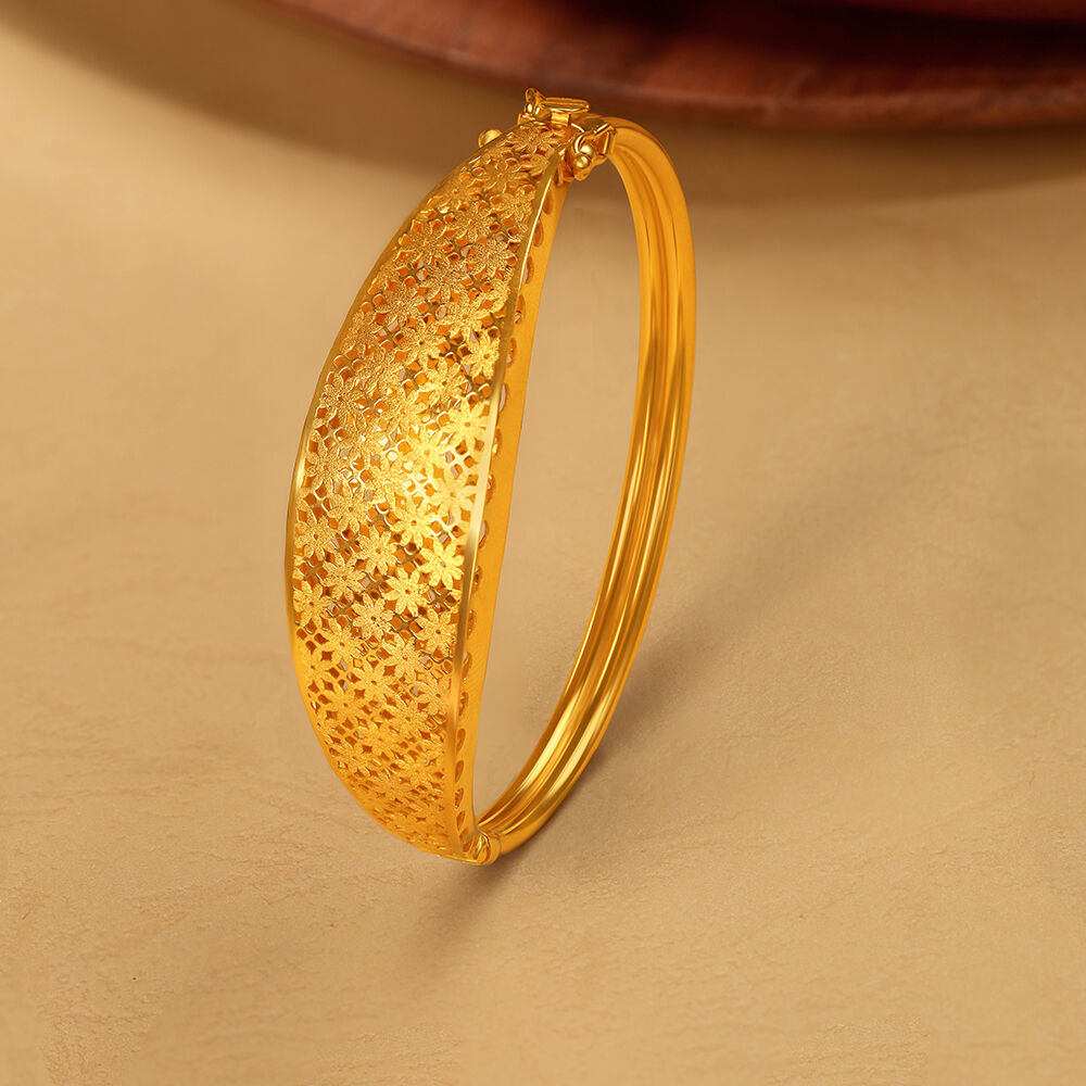 Buy Classic Splendor Gold Bangle at Best Price | Tanishq UAE