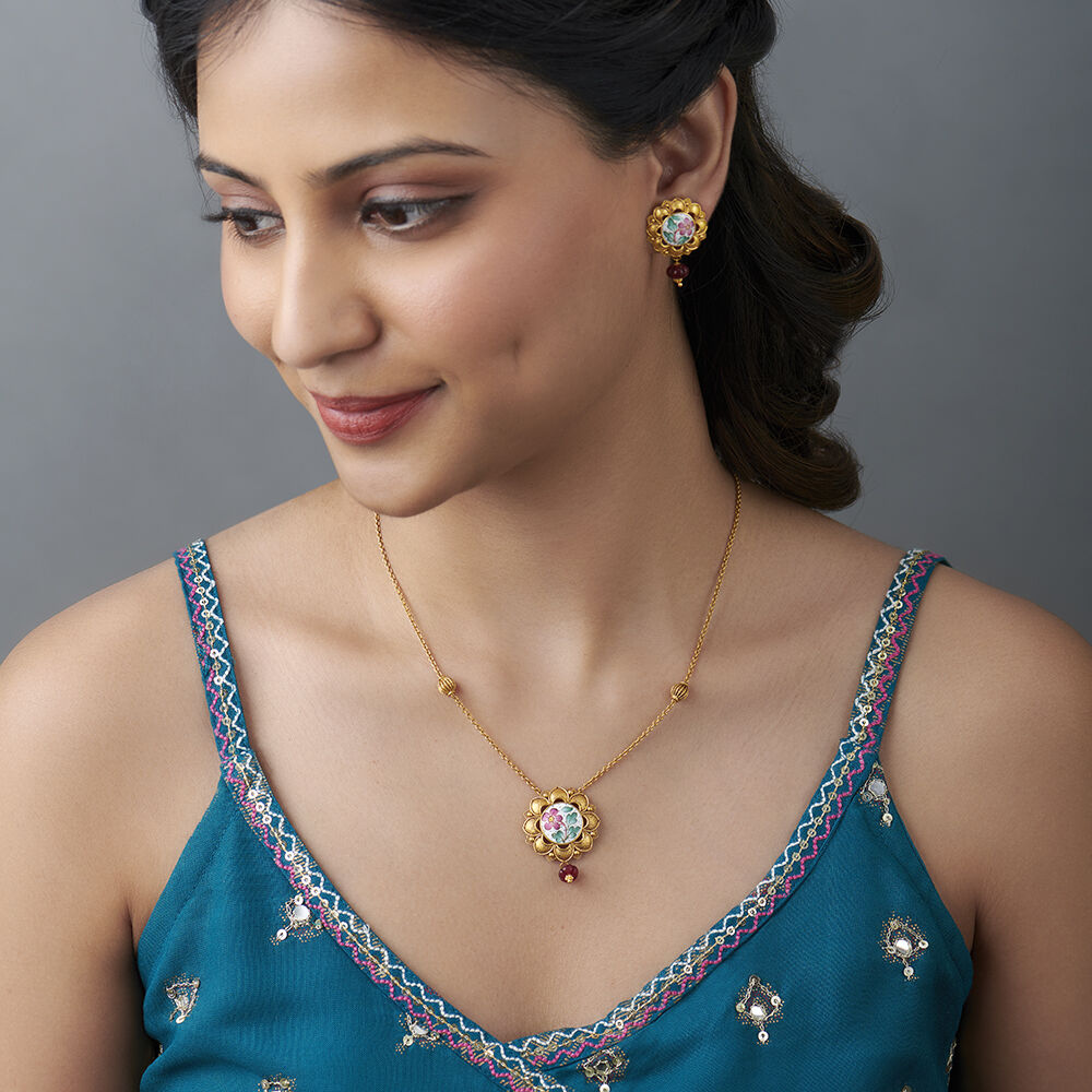 Buy Bold Flower Necklace Set at Best Price | Tanishq US