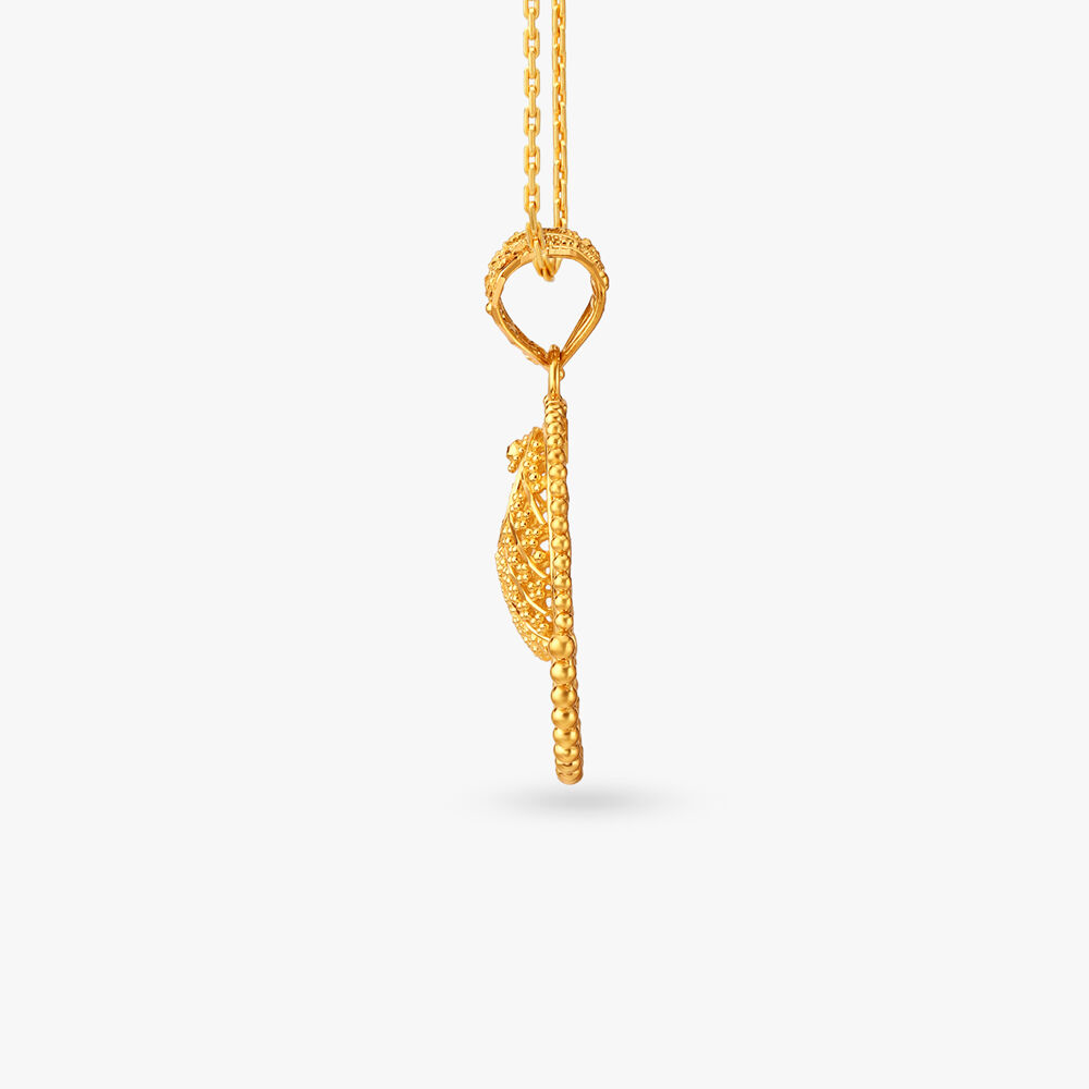 Buy Regal Gold Filigree Pendant Set at Best Price | Tanishq US