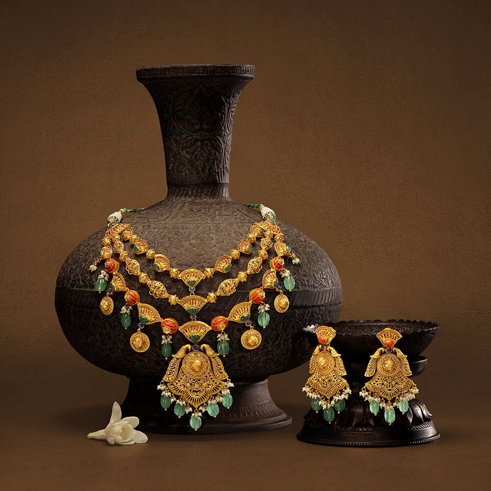 Buy Sparkling Chandak Filigree Patterned Necklace Set at Best Price ...