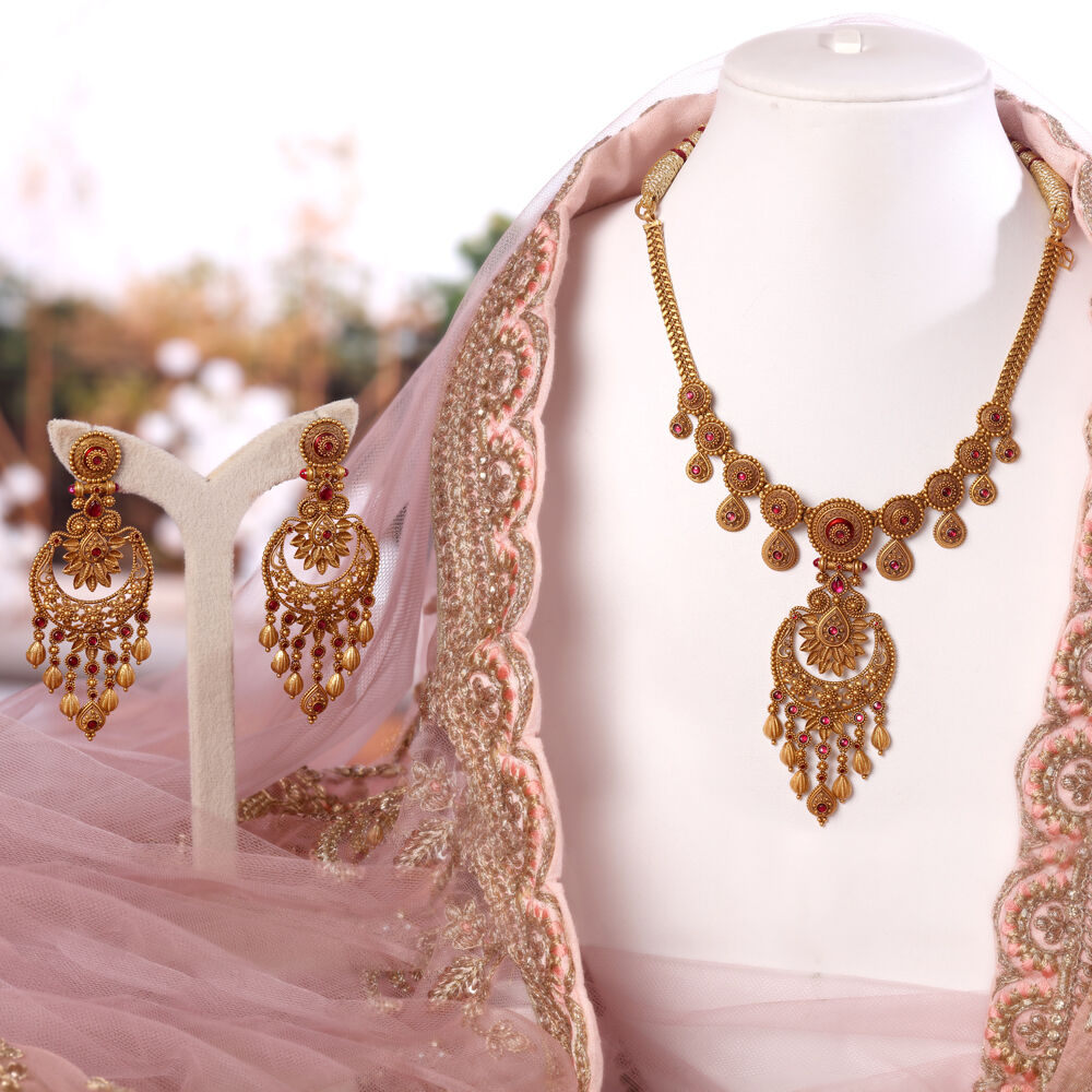 Buy Exquisite Necklace Set at Best Price | Tanishq US