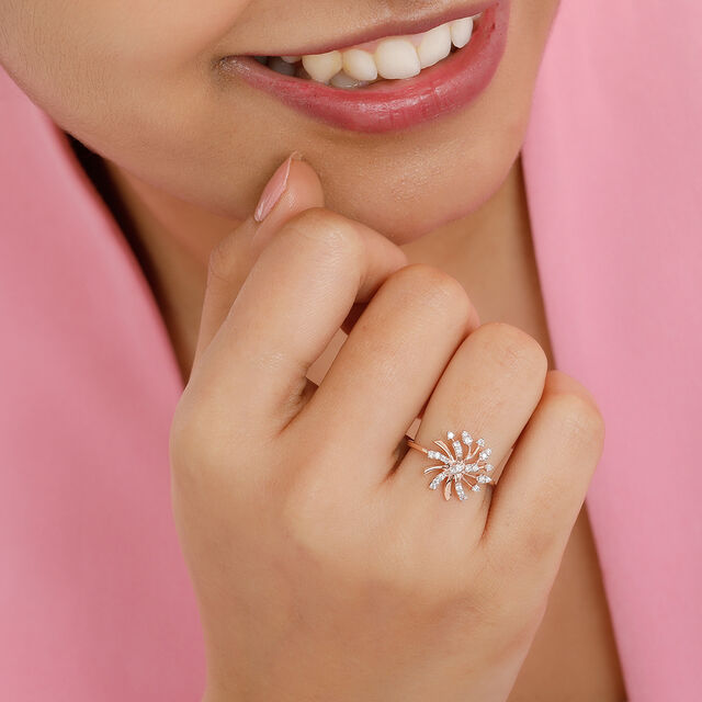 18 KT Rose Gold Pretty Flower Ring