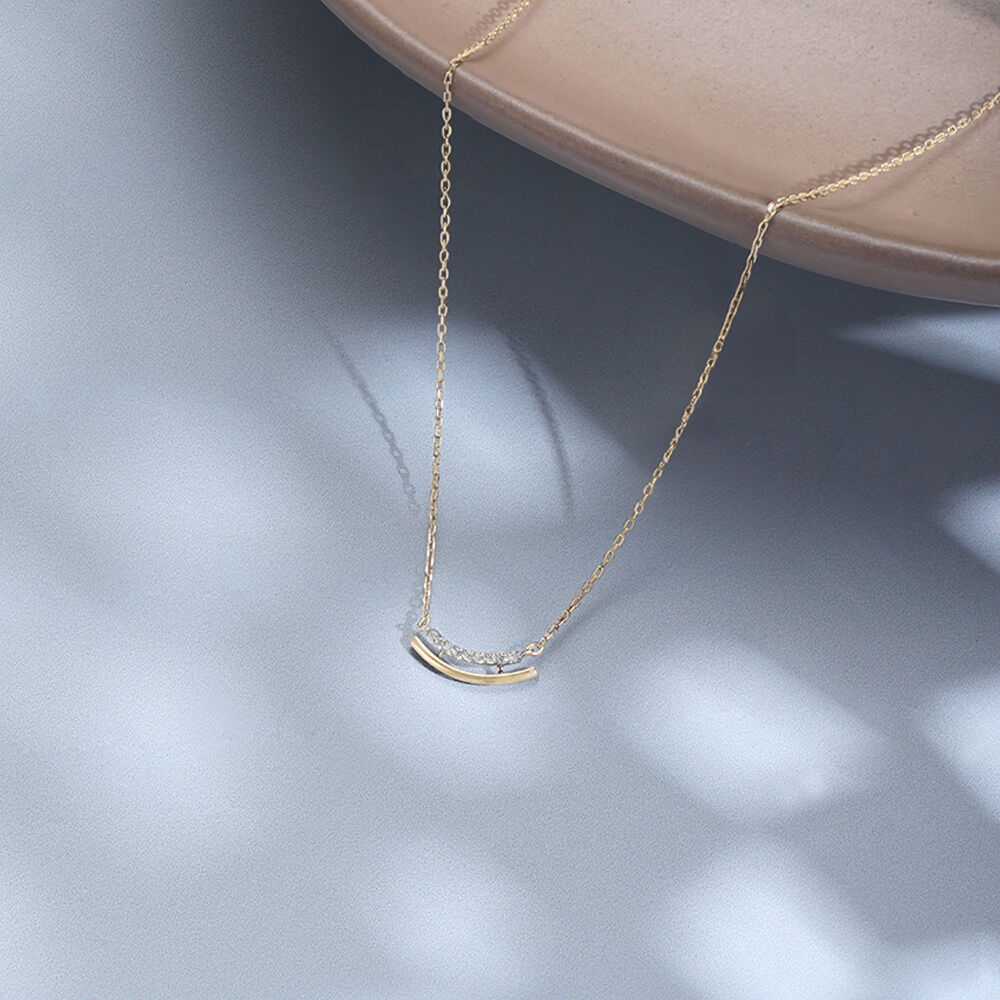 Buy Curved Spark Diamond Necklace at Best Price | Tanishq US