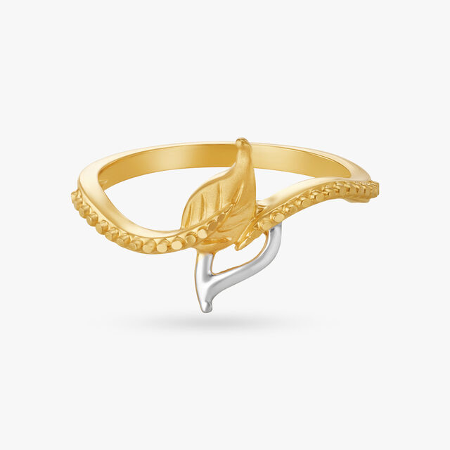 Stylish Leafy Ring