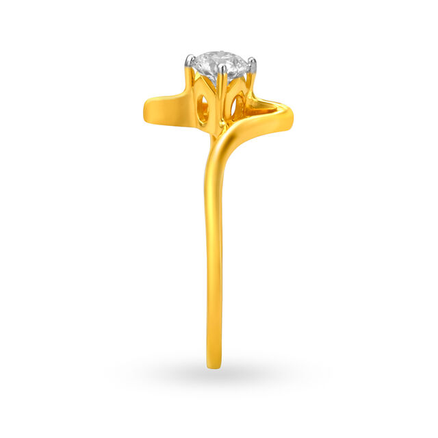 Smart 18 Karat Gold And Diamond Pointer Ring