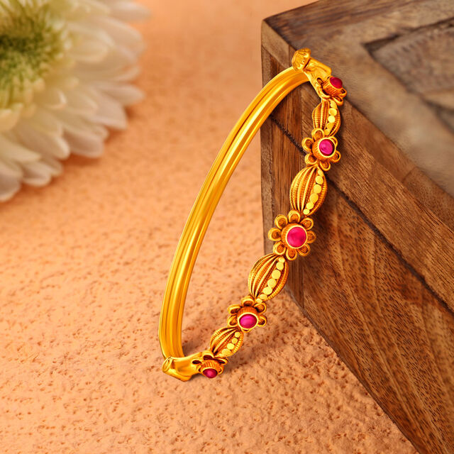 Enticing Gold Bangle