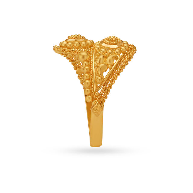 Grand Traditional Gold Ring