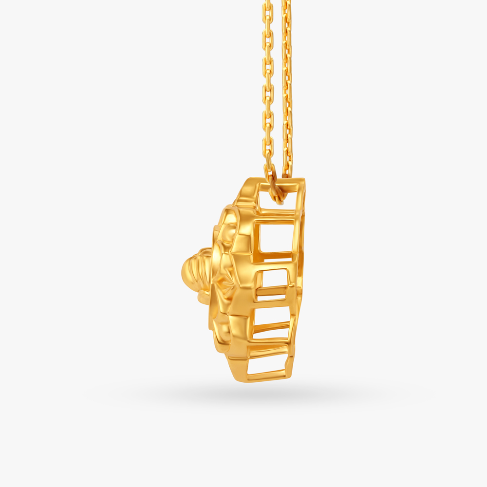 Pristine Nitya Pushta Rakhi Pendant