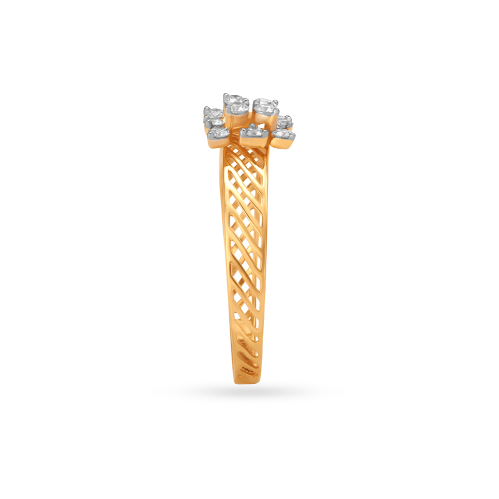 Chic Modern Gold and Diamond Finger Ring
