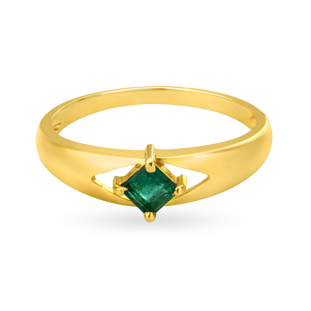 Classic 18 Karat Yellow Gold And Emerald Finger Ring