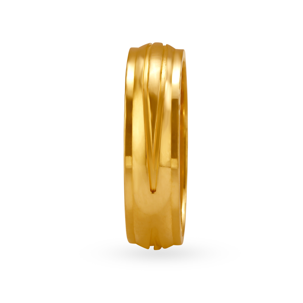 Sophisticated Ridged Gold Ring for Men