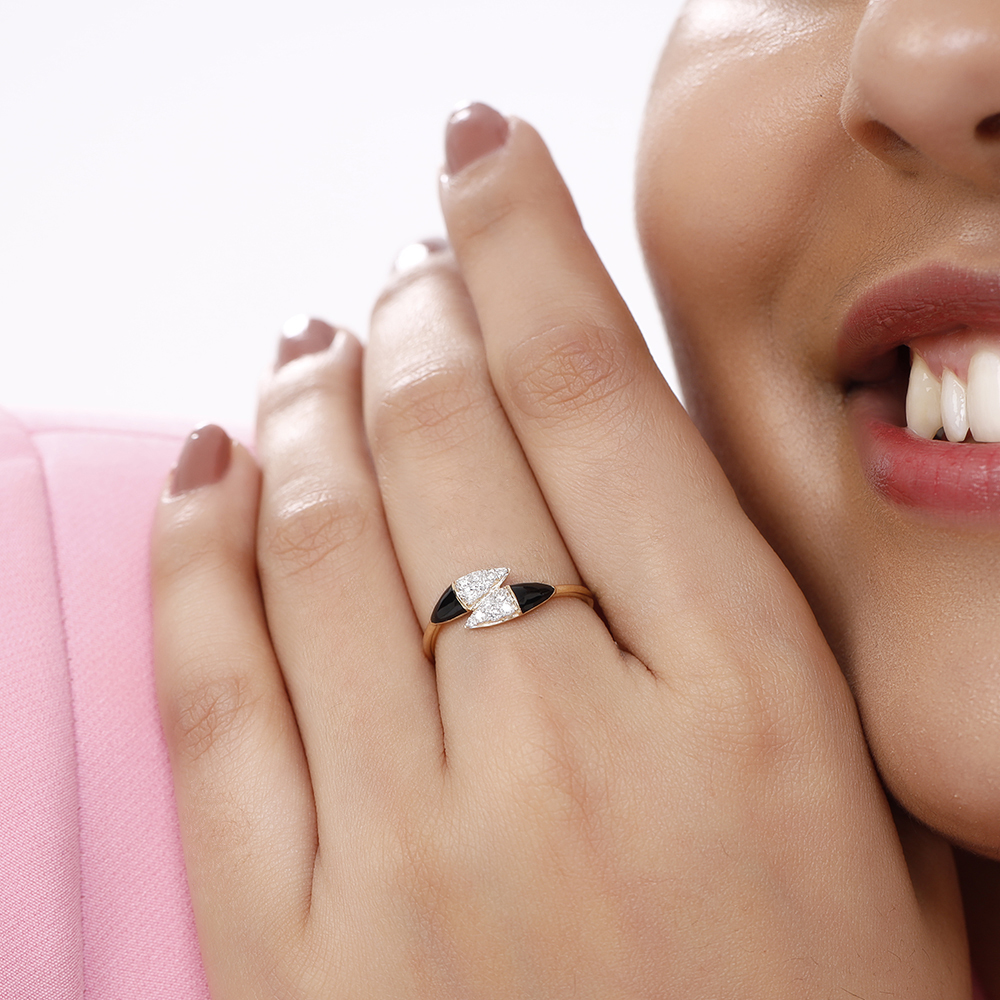 18KT Yellow Gold Sleek Diamond Ring