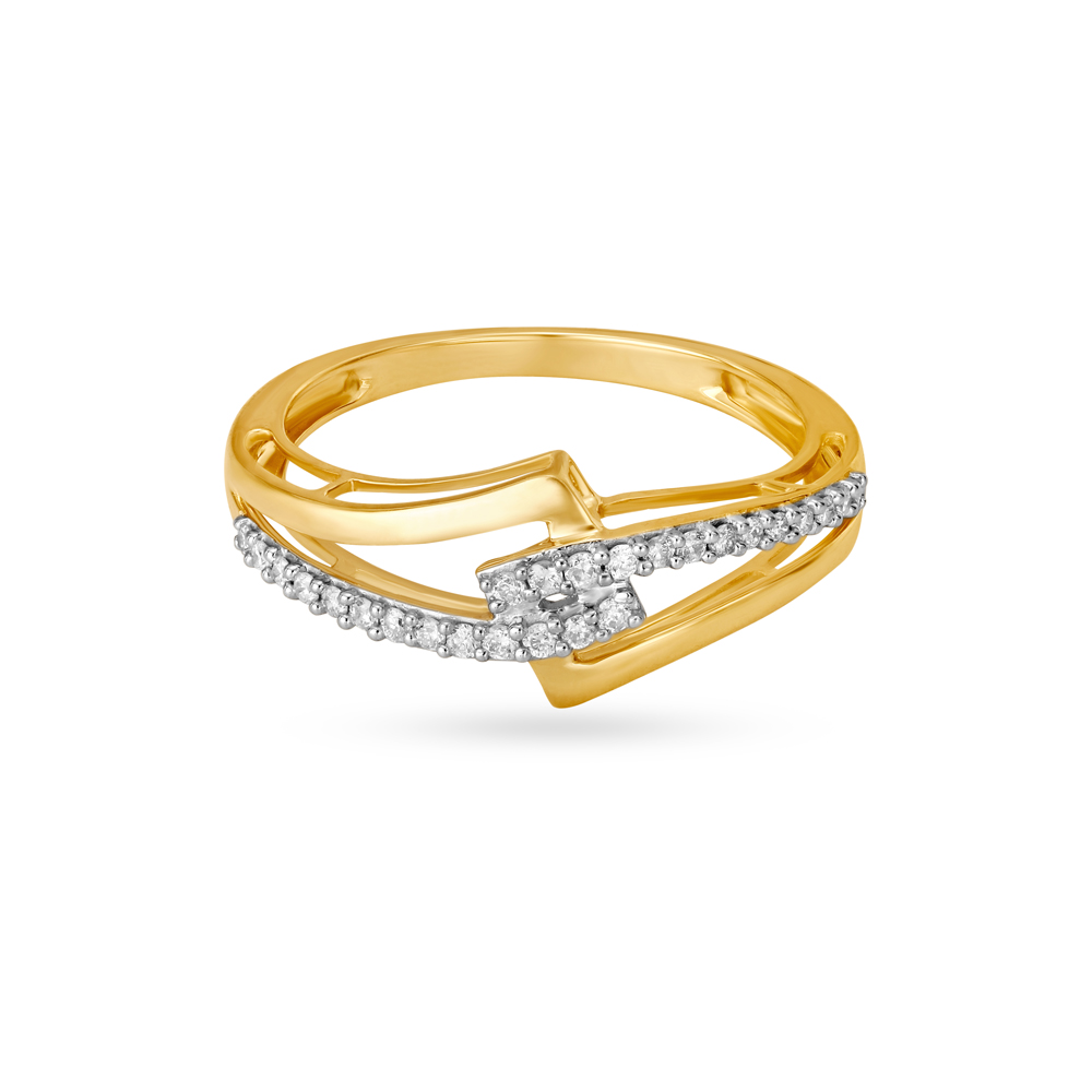 Wonderful Traditional Diamond Ring