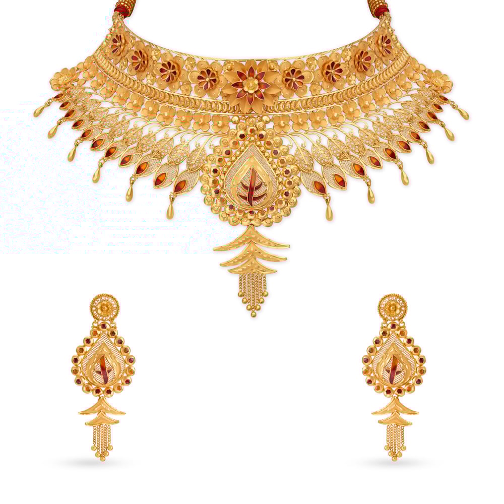 Flawless Lightweight Gold Choker Necklace Set for the Indian Bride