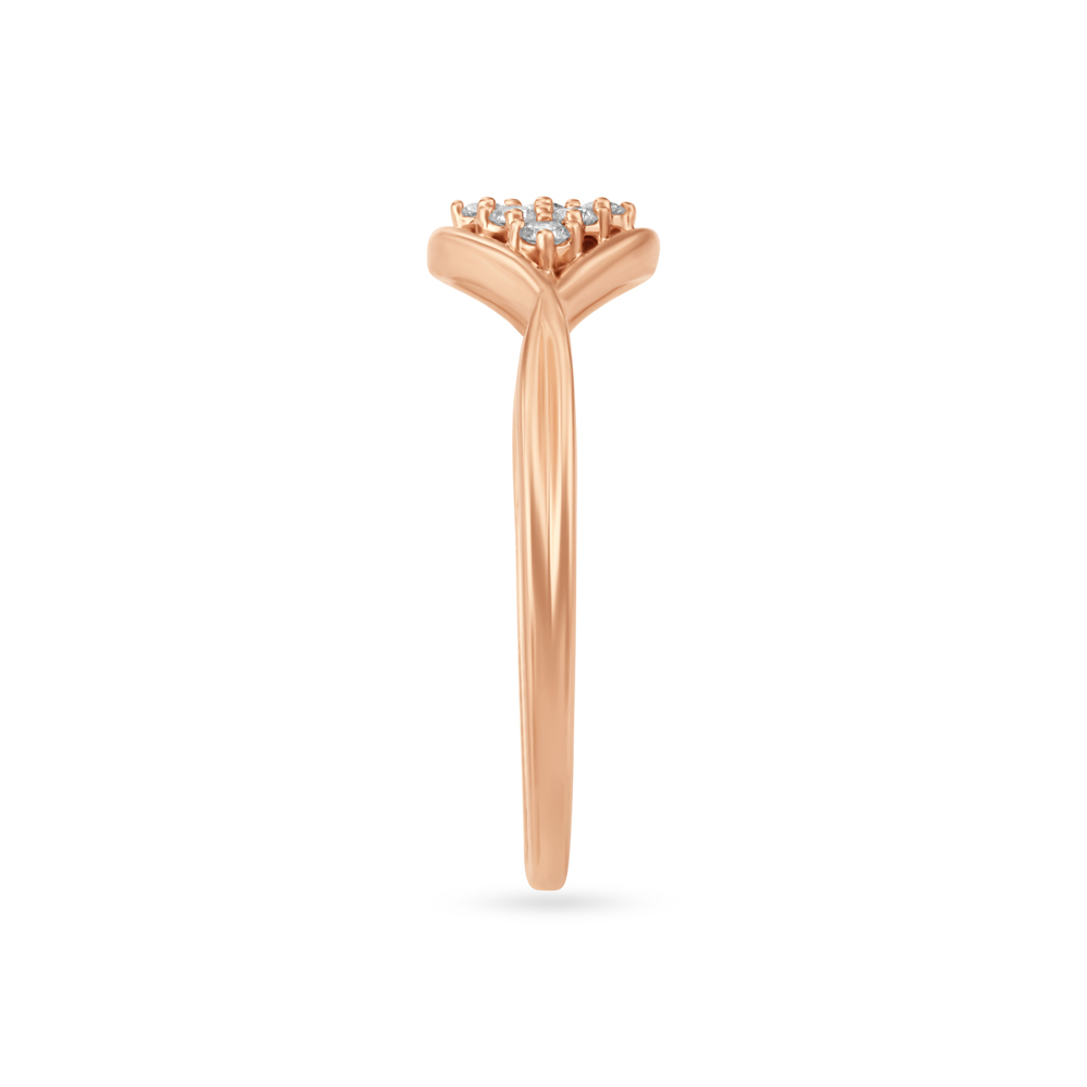 Enticing Diamond and Rose Gold Finger Ring