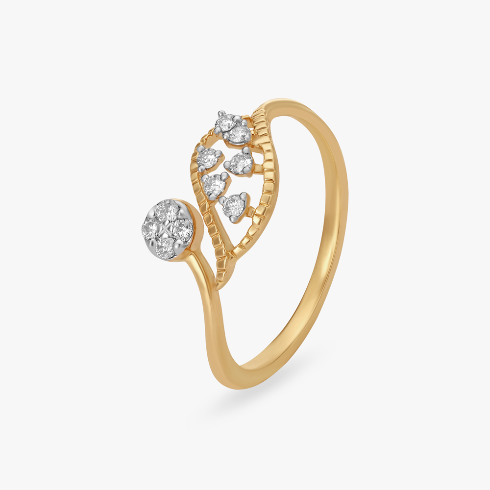 Golden Luminary Diamond Finger Ring