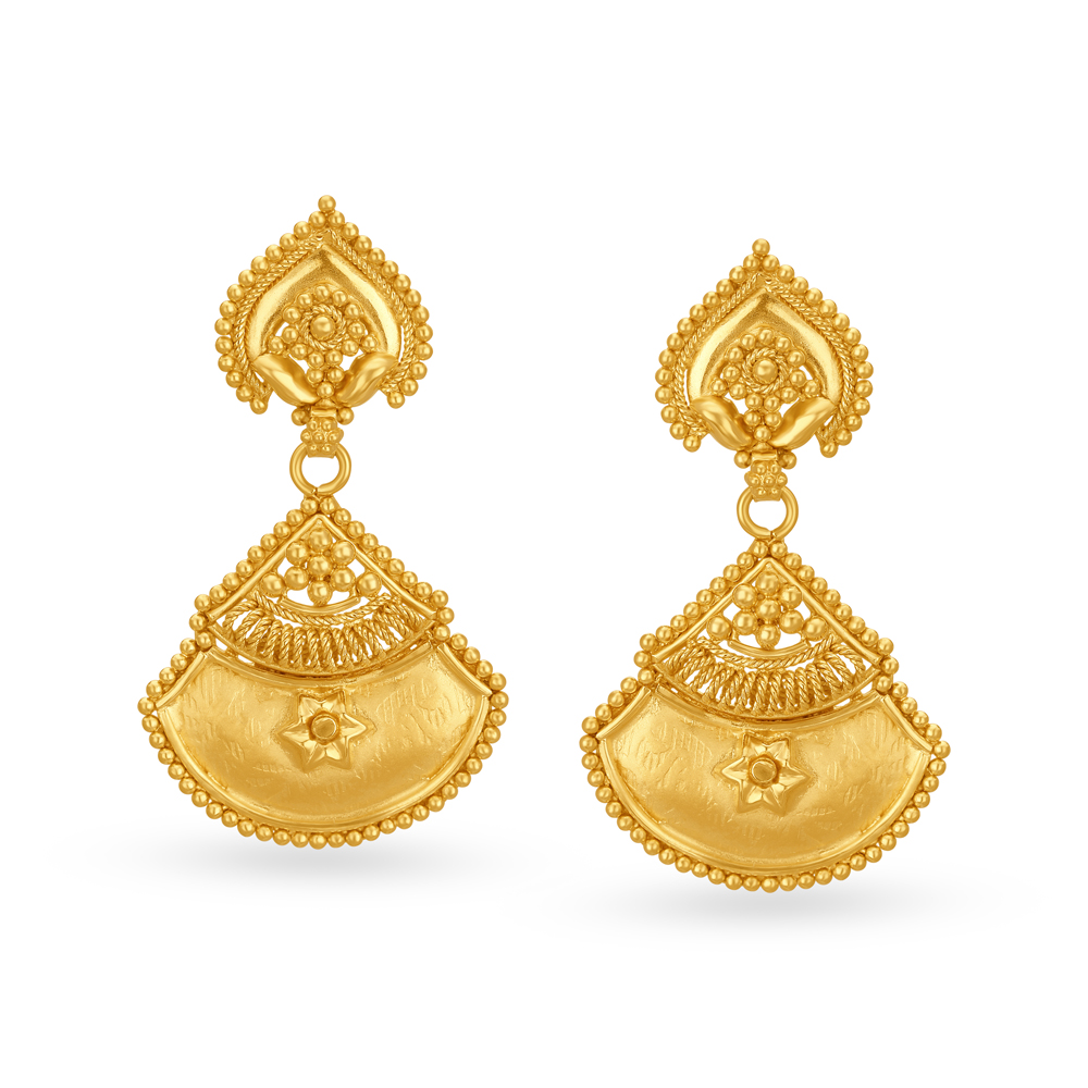 Exuberant Classy Drop Earrings