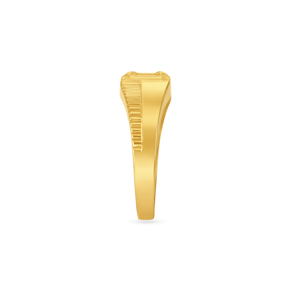 Geometric Alluring Gold Ring for Men