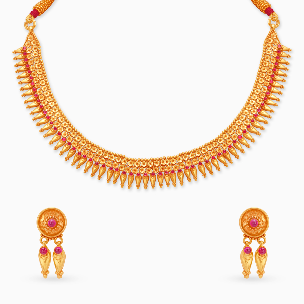 Splendid Intricate Necklace Set