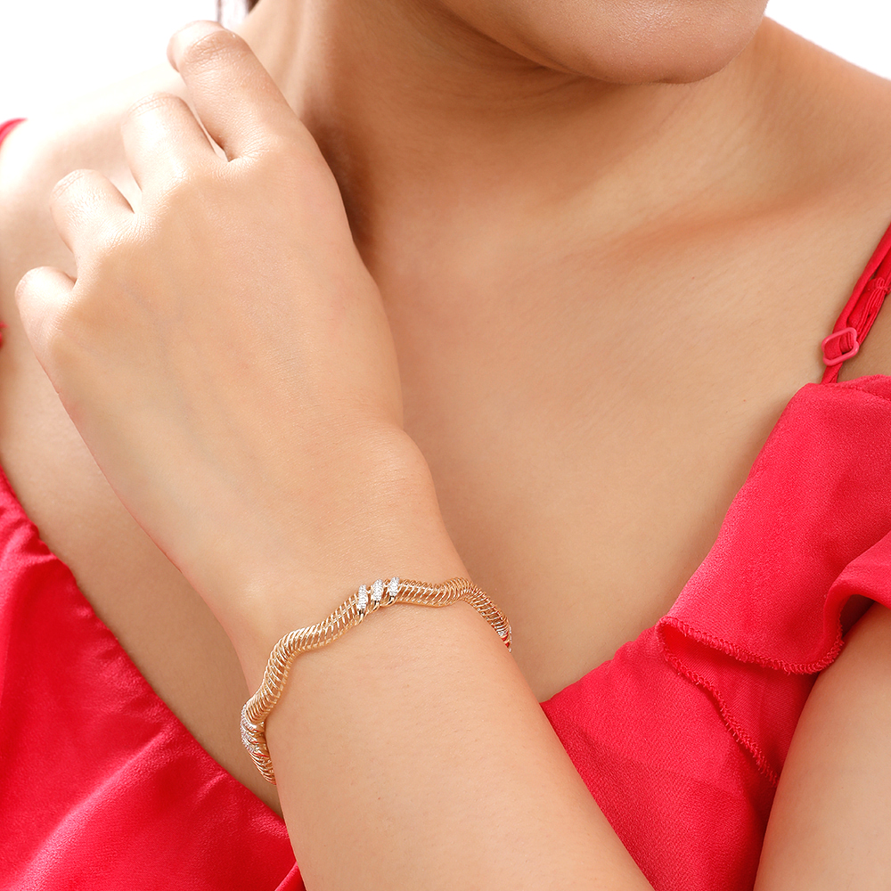 14KT Yellow Gold Elegant Wavy Bangle