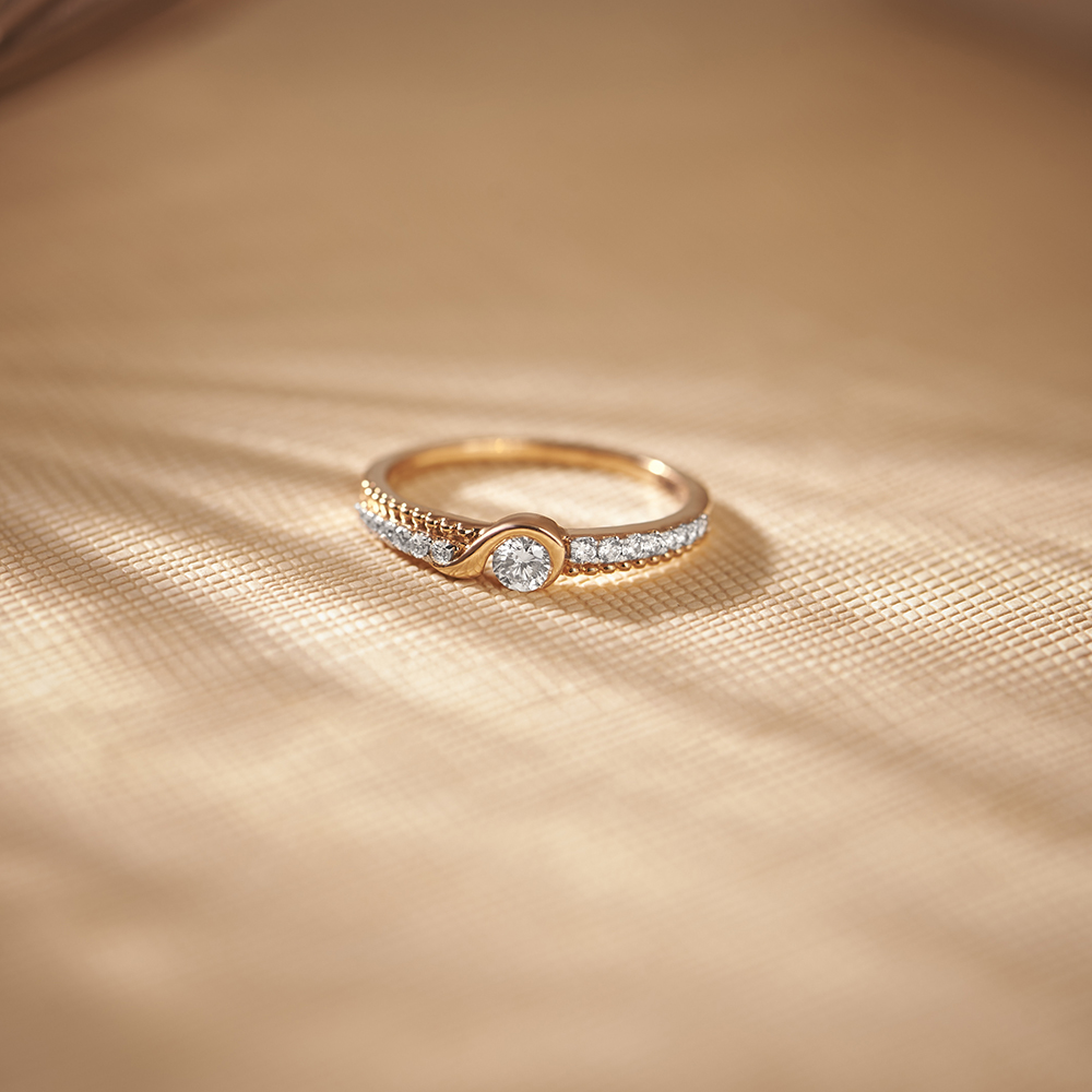 Classic Crossover Diamond Ring