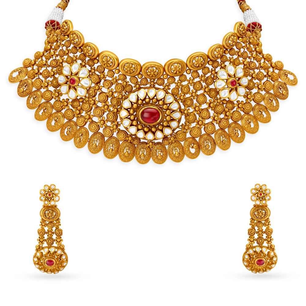 Intricate Floral Motif Gold Necklace Set With Oval Design