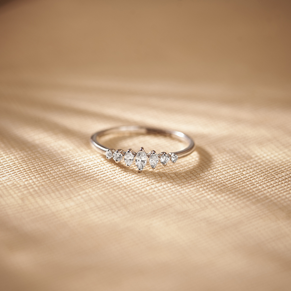 Elegant Diamond Finger Ring