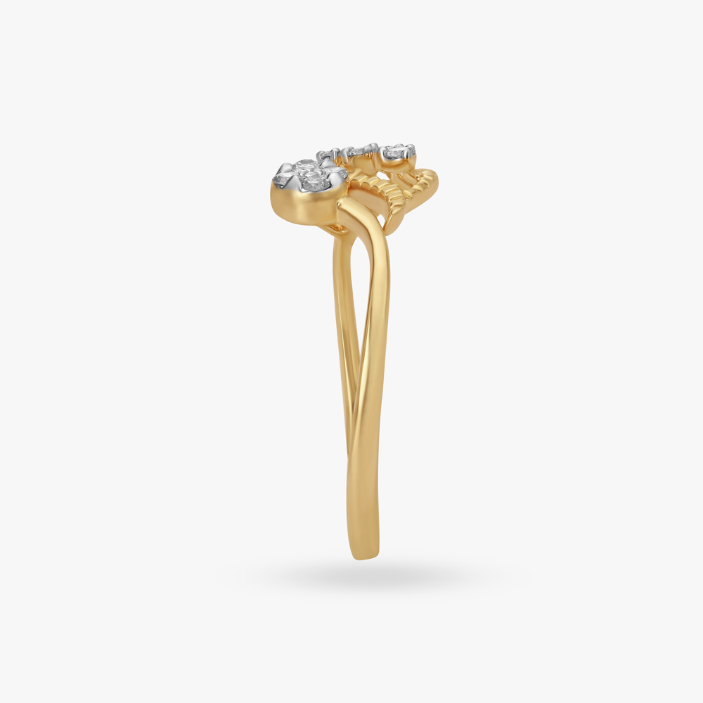 Golden Luminary Diamond Finger Ring