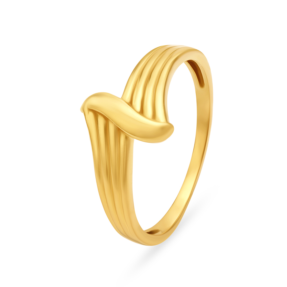 Sophisticated Yellow Gold Ridged Finger Ring