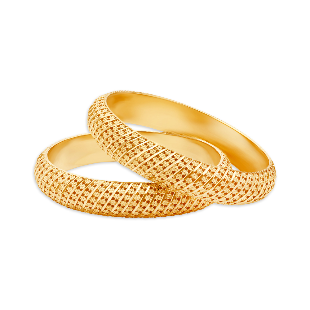 Striking Gold Bangle