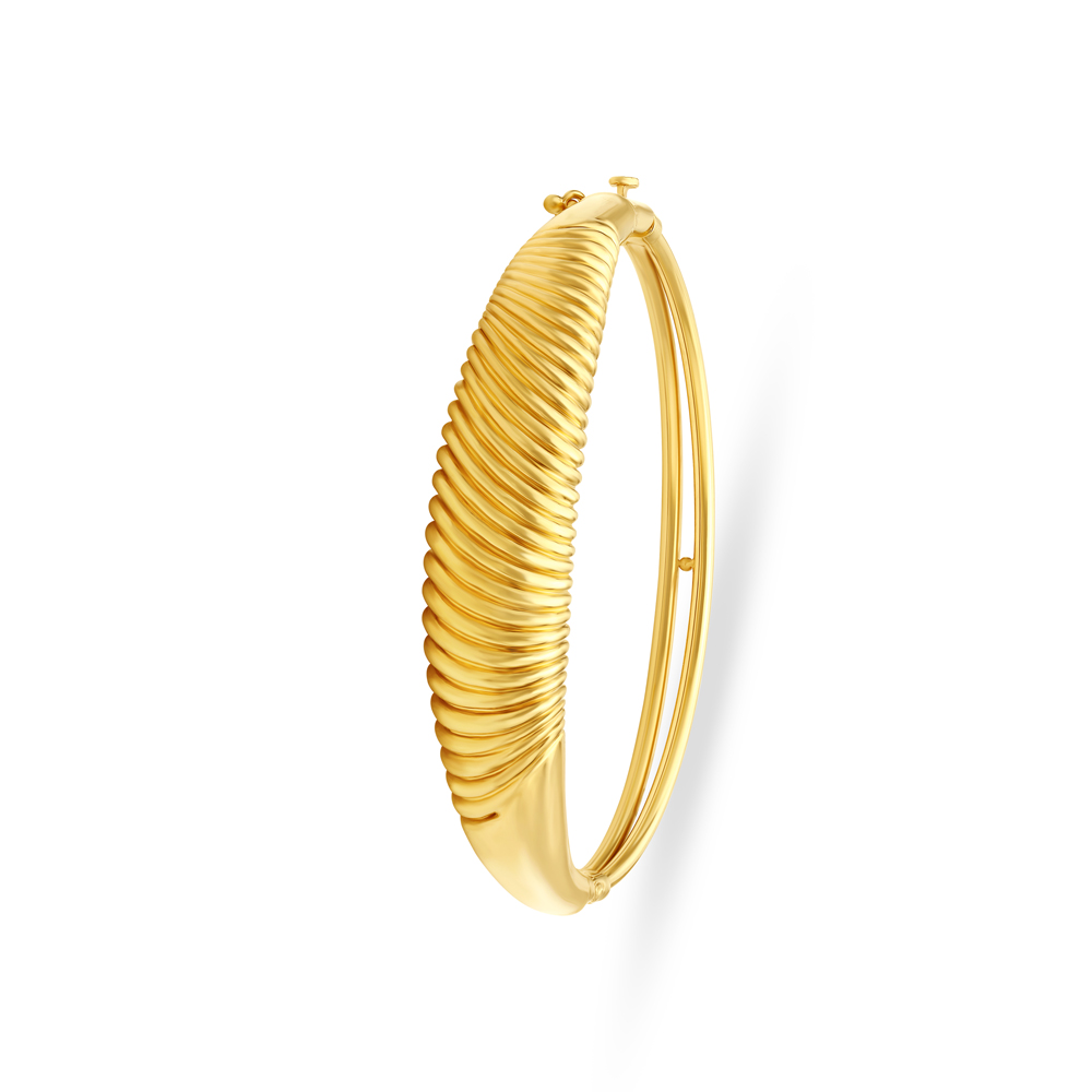Sophisticated Yellow Gold Ribbed Bangle