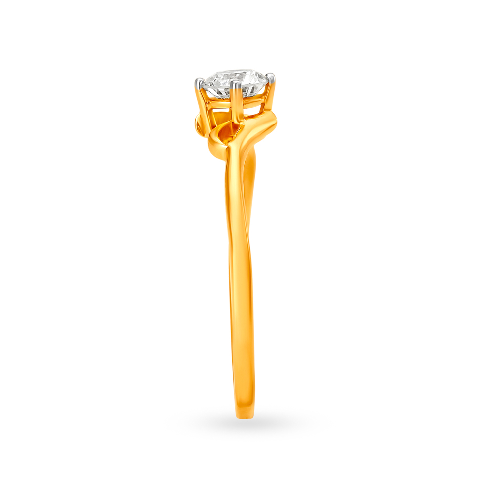 Alluring Diamond Engagement Finger Ring