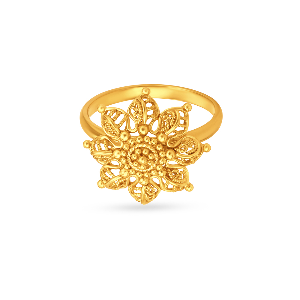 Classy Filigree Gold Finger Ring