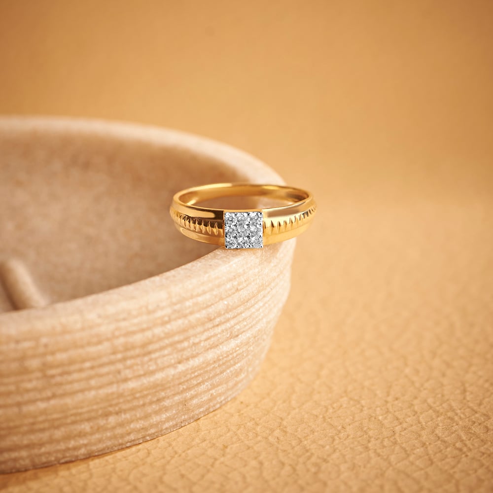Minimal Glimmer Diamond Ring