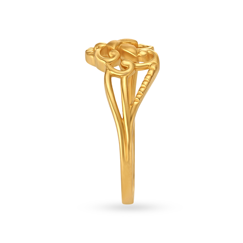 Striking Jali Work Gold Ring