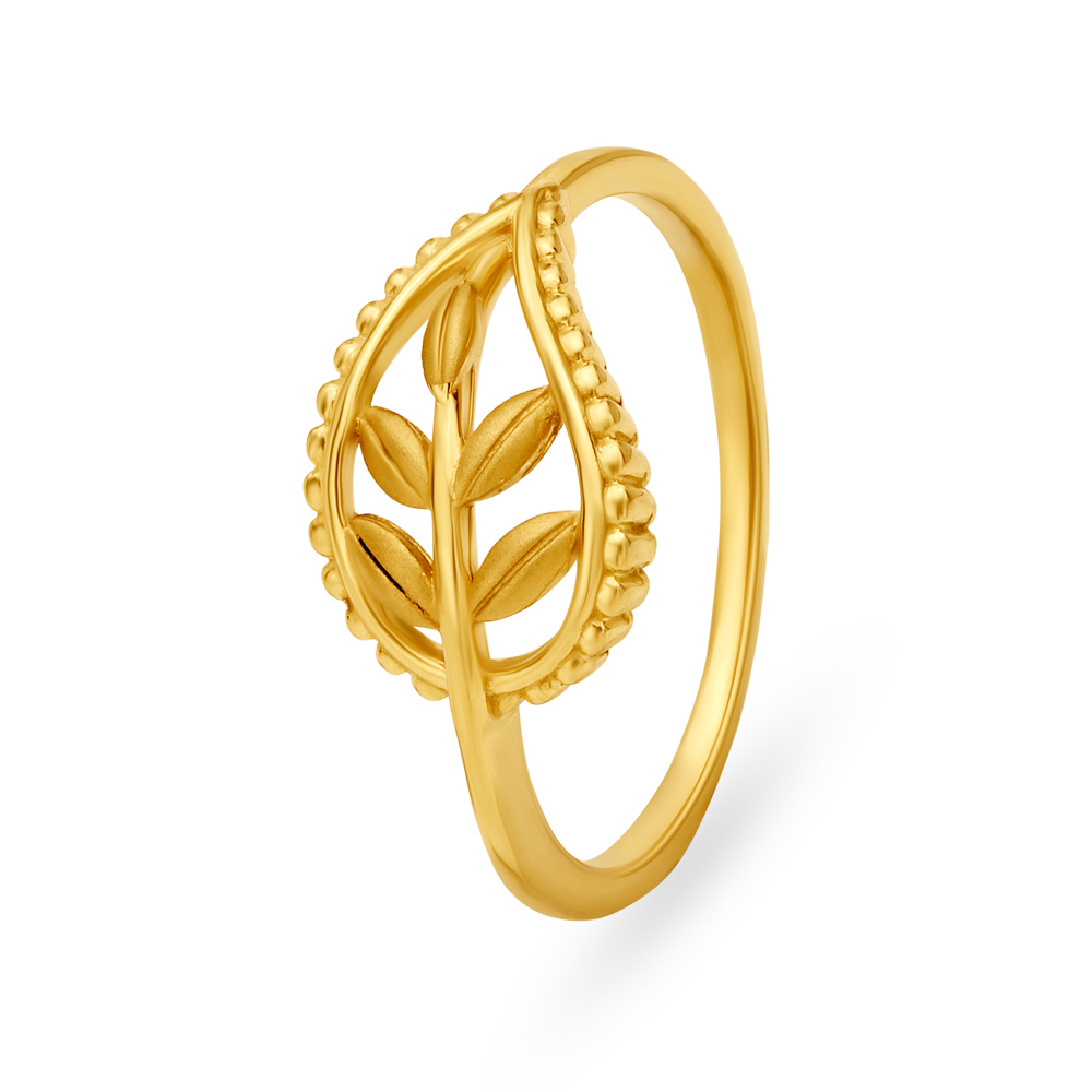 Pleasing 22 Karat Yellow Gold Leaf Pattern Finger Ring